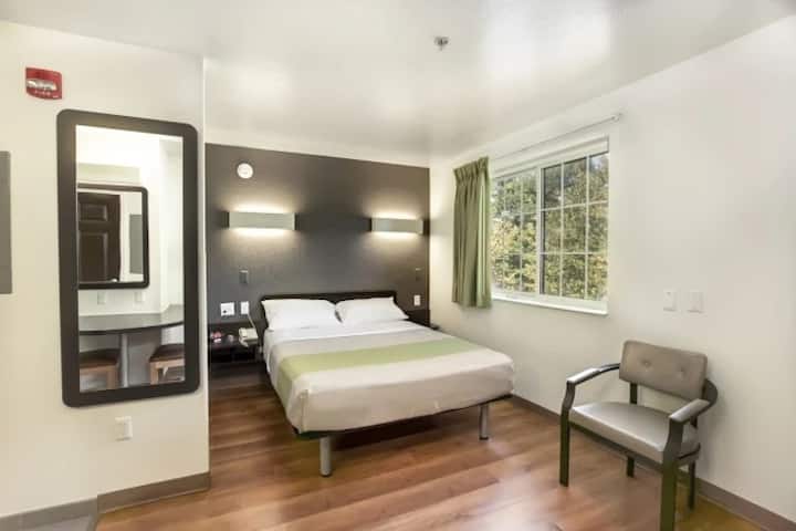 Private Getaway Near Rutgers - Edison, NJ