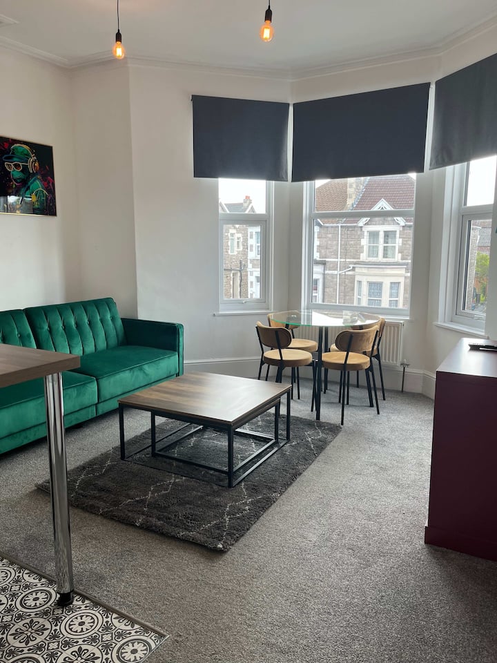 Charming 1-bedroom Apartment In Weston-super-mare - Weston-super-Mare