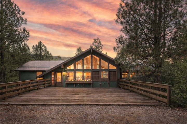 Mountain-view Cabin | Hot Tub + Cozy Wood Stove - Angel Fire, NM