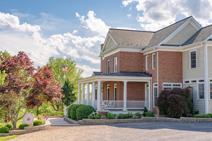 Peony Hill Garden Lounge Suite - Lexington, VA