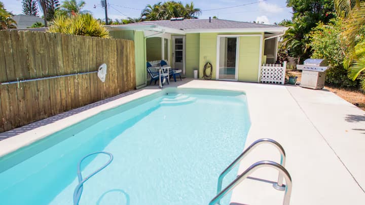 Home W/ Private Heated Pool + Dog Friendly - Sarasota, FL