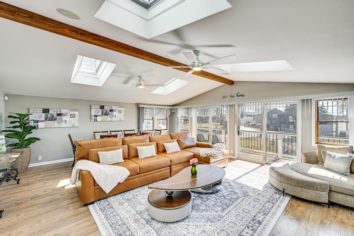 Steps To Cedar Lake! Group Getaway W/ Game Room - Lowell, IN