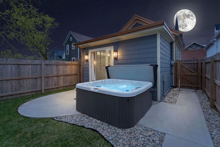 Hot Tub Retreat | Bbq | Pet-friendly | Sleeps 8 - Fort Wayne, IN
