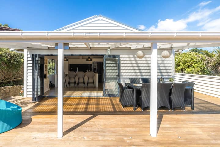 Karaka Escape - Our Island - Waiheke Island