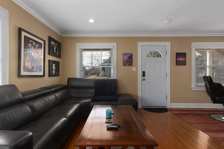 Kc Home: 5 Beds, Bbq & Pet Friendly. - Kansas City, KS