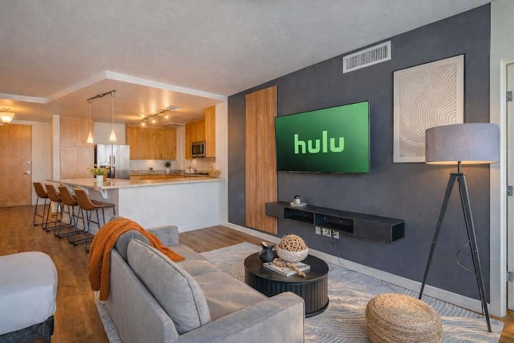 Near Asu | Pool, Gym, Balcony, Parking, W/d - Phoenix, AZ