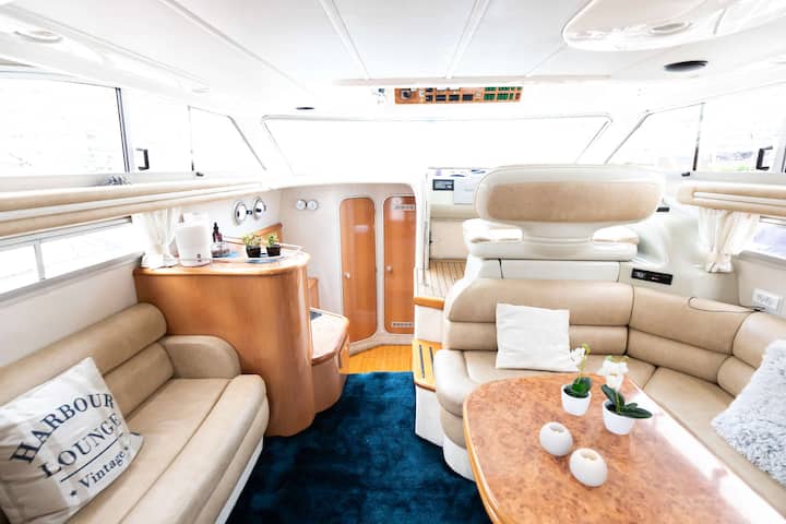 Eilins Luxury Boat - Private Marina Boat Stay - Faroe Islands