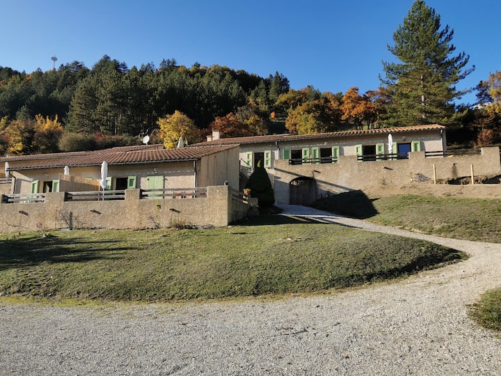 Gîtes Clos La Roche « Varzelle 8 » - Bourdeaux