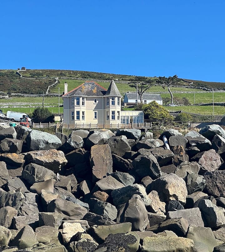 Bryn Eglwys Period Family Home With Sea Views - Barmouth
