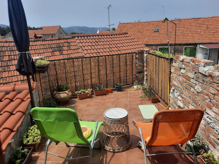 K-25359 Maison De Trois Chambres Avec La Terrasse - Cittavecchia