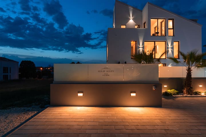 Modern Villa Venusta For 8 Near Porec And Beach - Poreč