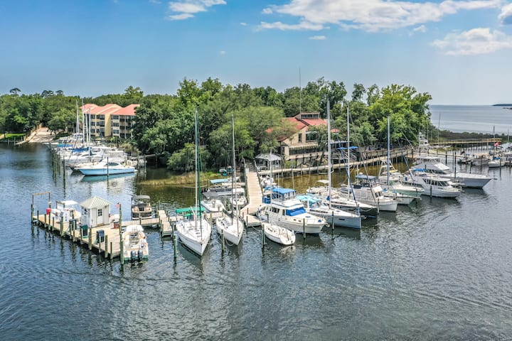 Bayfront Studio Apartment|walk To Dining & Marina - Niceville, FL