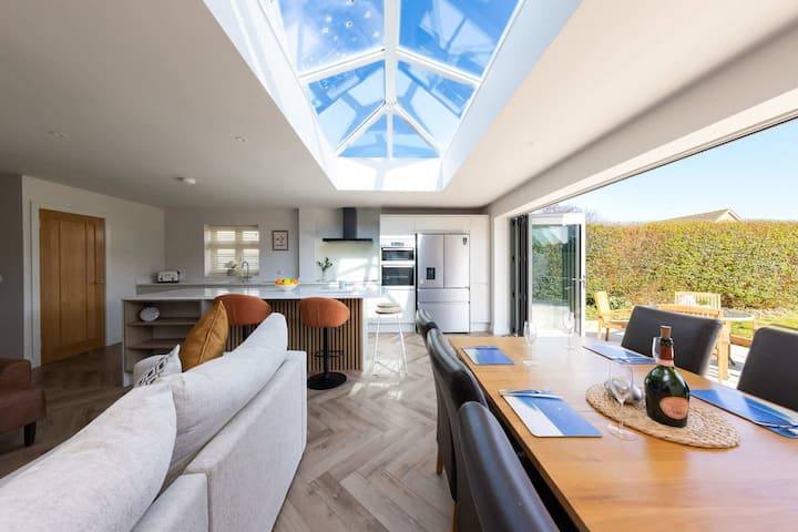 Stylish Coastal 3bd Bungalow With Garden - West Wittering