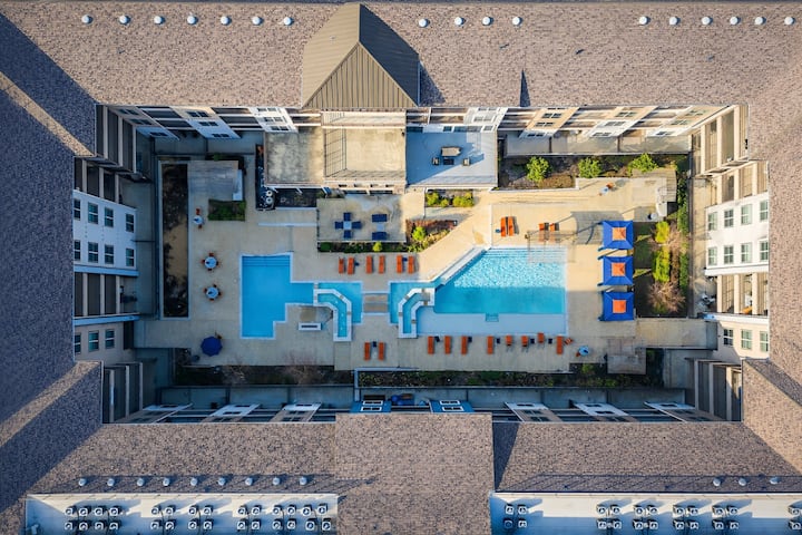 Luxury Queen Suite, Pool View, Private Balcony - Allen, TX
