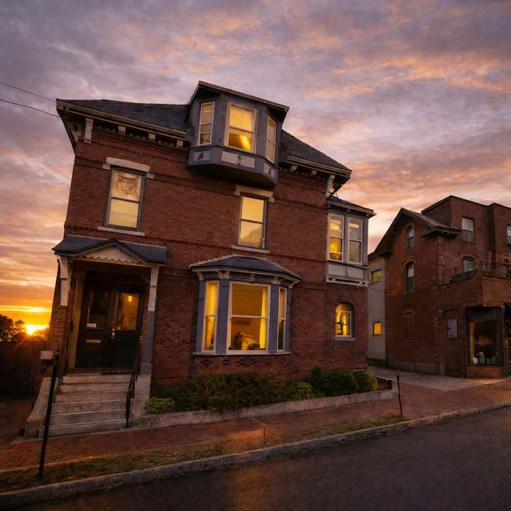 The Navigate Stays Portland Gem, Steps To Old Port - Portland, ME