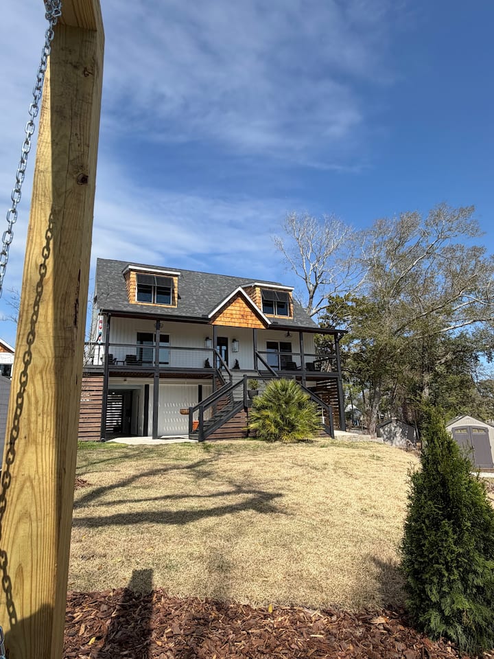 Harbor Lights Resort | Waterfront, Pool & Dock! - Oak Island, NC