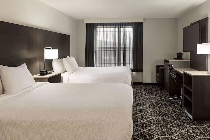 La Quinta Lake George | 2 Queen | Six Flags Fun - Glens Falls, NY