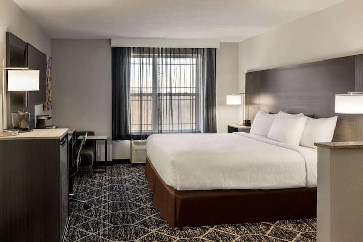 La Quinta Lake George | King Room | Mountain Stay - Glens Falls, NY