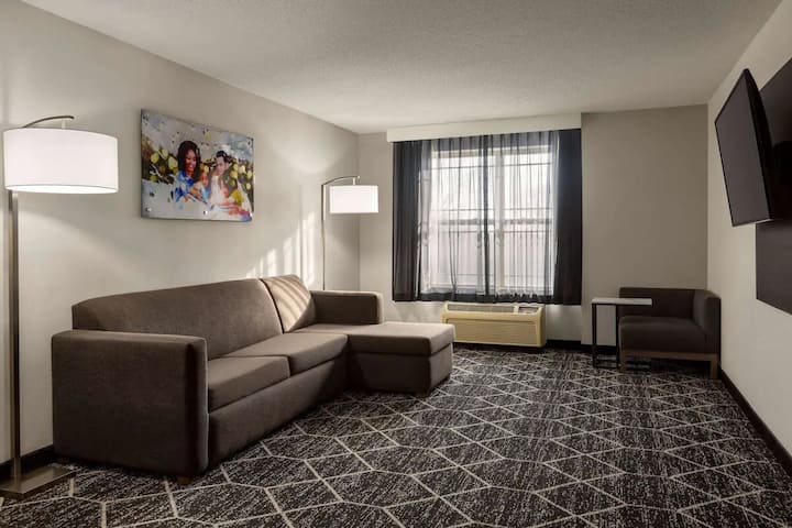 1br 2 Queen | La Quinta Lake George | Family Suite - Glens Falls, NY
