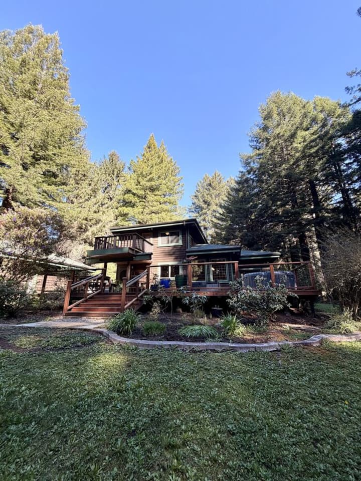 Gorgeous Forest Home W/ Deck And Redwood Views - Trinidad, CA
