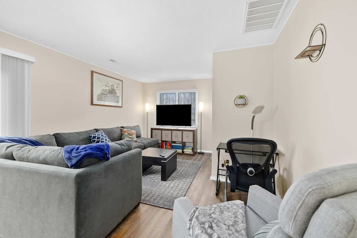 Modern Condo Near Zoo With Free Garage Parking - Fort Wayne, IN