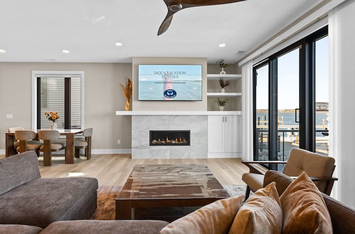 Viridian Bellevue | Rooftop Deck | Private Dock - Muskegon, MI
