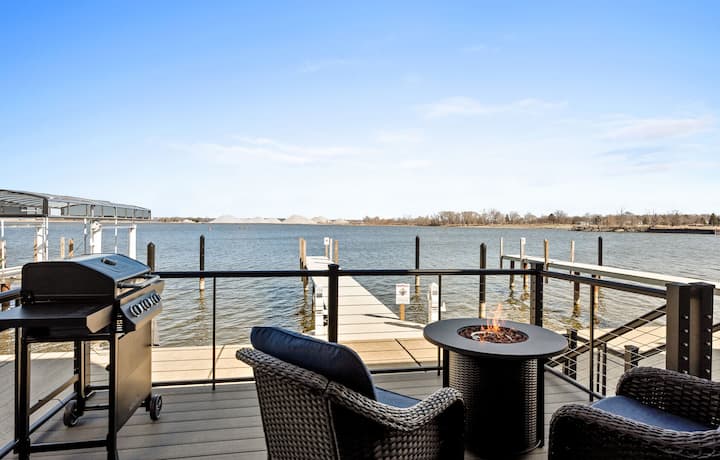 Viridian Bellevue | Rooftop Deck | Private Dock - Muskegon, MI