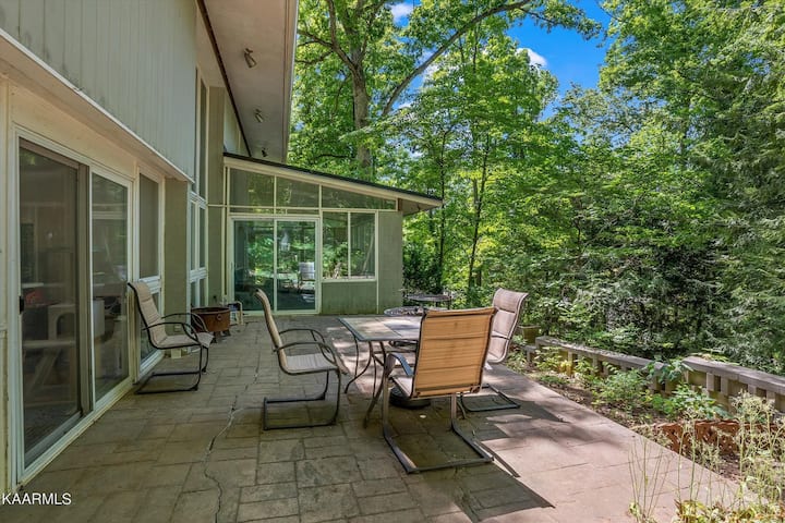 Shady Oak Retreat - Knoxville, TN