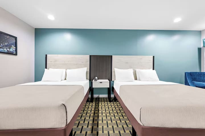 Comfortable Stay Near Uah & Space Center | Parking - Huntsville, AL