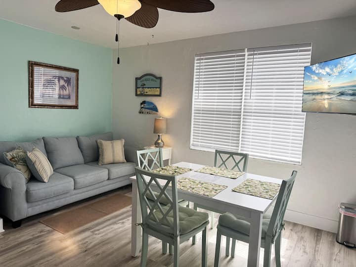 Venice Villas 1br – Beachside Pool Escape - Venice, FL