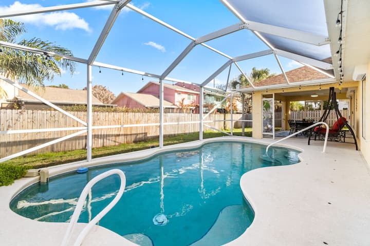 Cocoa Beach Retreat W/ Outdoor Patio, Private Pool - Cocoa Beach, FL