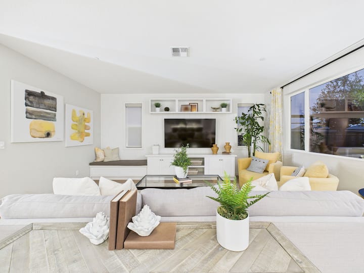 Designer 4br Downstairs Suite|near Parks & Shops - Manteca, CA