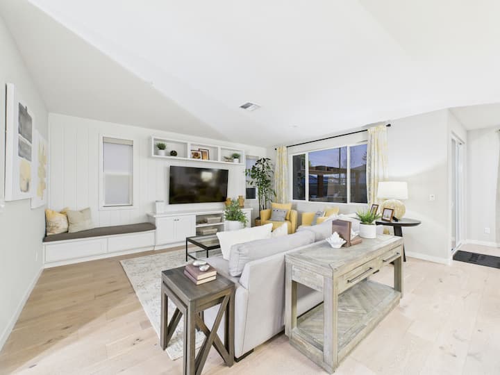 Designer 4br Downstairs Suite|near Parks & Shops - Manteca, CA