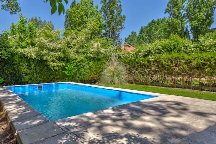 Mot Rentals + Chacras De Coria - 4 Bd Pool & Garde - Chile