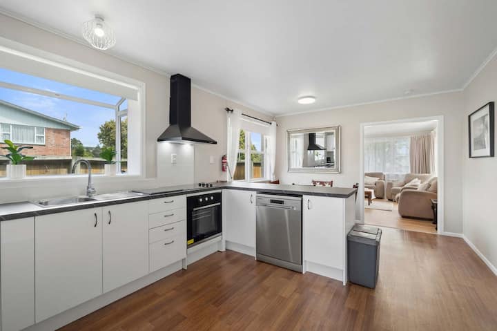 Red Door 56 - Ride To The Redwoods, Te Puia & Secr - Rotorua