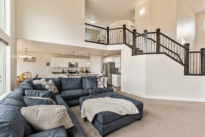 Mountain & Lake Views Fenced With Park & Game Room - Lehi, UT