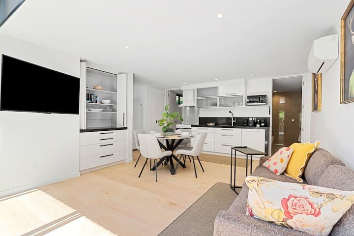 Mairangi Bay 2br Retreat | Walk To Beach + Parking - Auckland