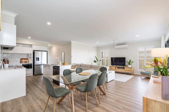 Hervey Bay Hideaway / Brand New /  Luxe Styling / - Hervey Bay