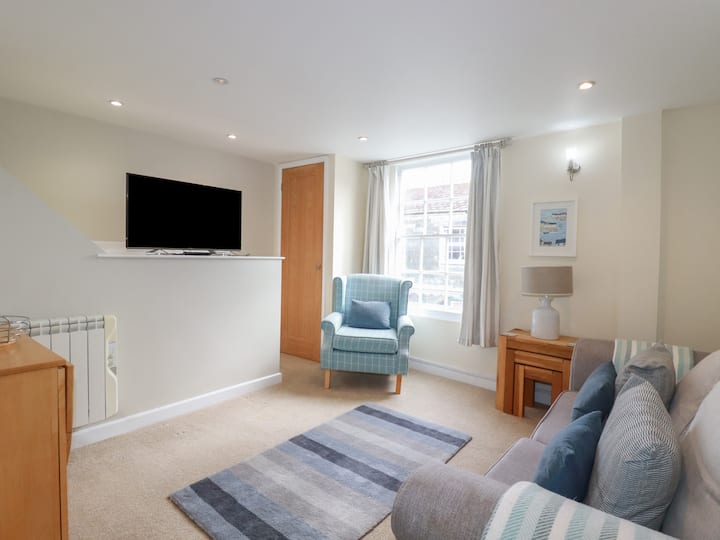 Obby Oss- Flat 1 - Padstow