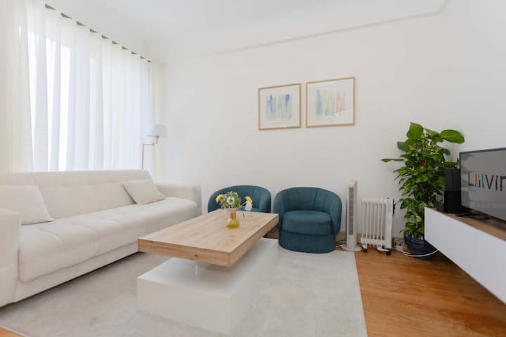 Light Spacious Apartment By Liiiving - Oporto