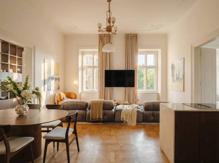 Turnkey |  5br+4bath Balcony Apt By Wenceslas Sq - Prague