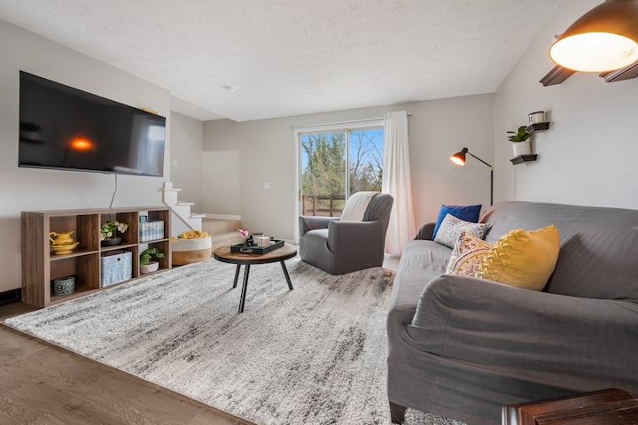 Cozy Modern Stay *Near Pro Football Hall Of Fame - Canton, OH