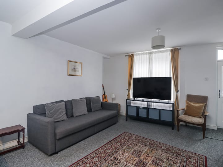 Maindy Lodge - South Wales