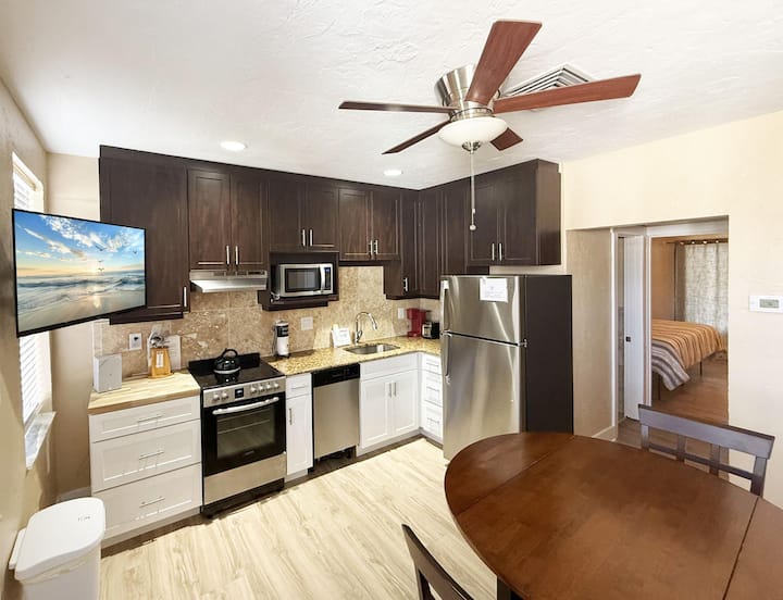 Venice Villas 1br – King W/ Screened Porch - Venice Beach, FL