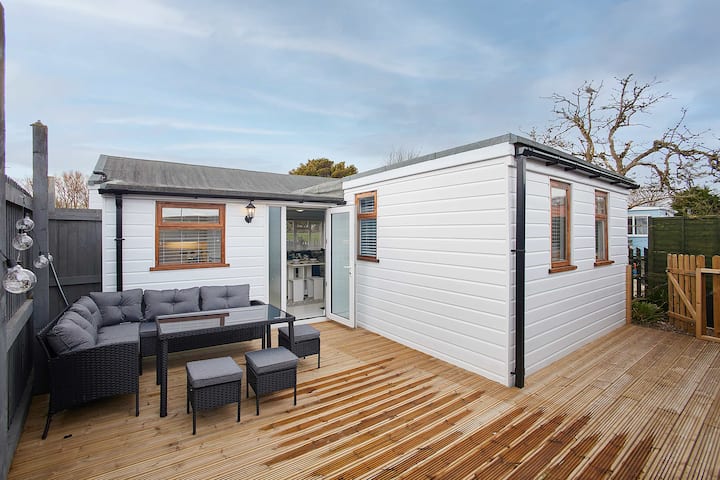 Host & Stay | Aurora Shore - Cleethorpes