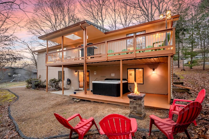 Asheville's Ultimate Retreat | Hot Tub & Gas Grill - Asheville, NC