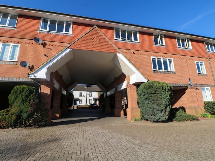 Farnham Park Apartment - Alton