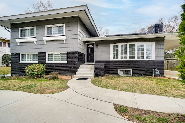 Group Getaway! Modern Silver Spring Home W/ Yard - Montgomery County, MD