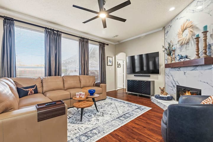 Luxury 2 King Beds + Hot Tub Near Frisco Star - 프리스코