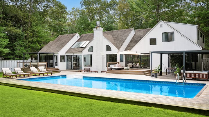 Modern East Hampton Estate Retreat - East Hampton, NY